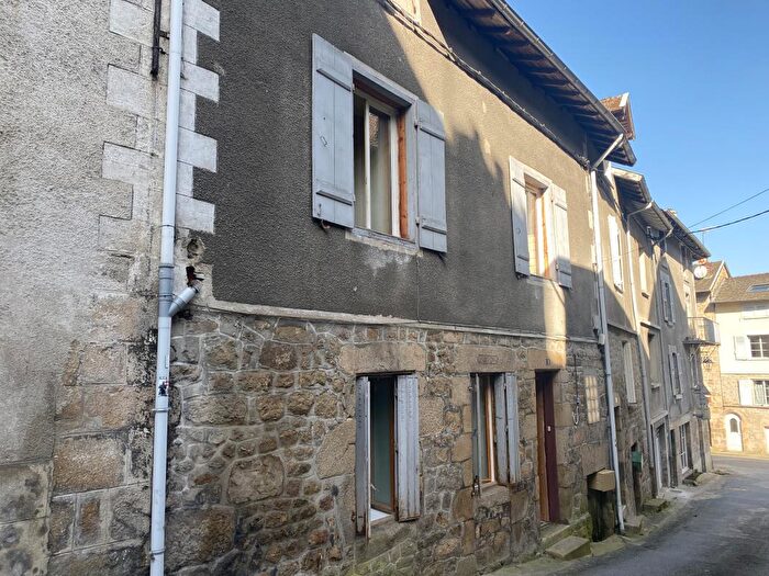 Maison à vendre - Eymoutiers - 5 pièces - 3 chambres
