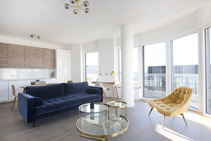 Appartement à louer - Paris e , Porte de Clichy - 3 pièces - 2 chambres