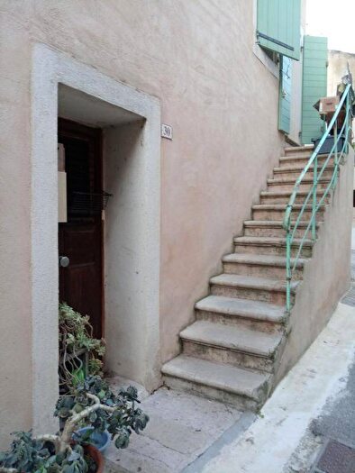 Appartement à louer - Saint-Martin-de-la-Brasque - 2 pièces - 1 chambre