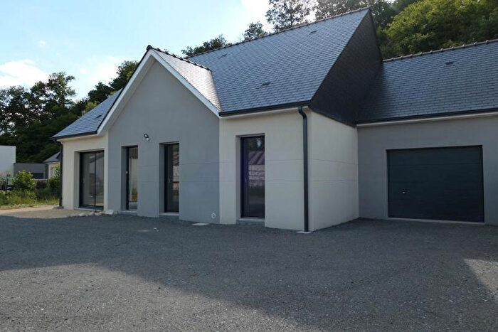 Maison à louer - Distré - 4 pièces - 3 chambres