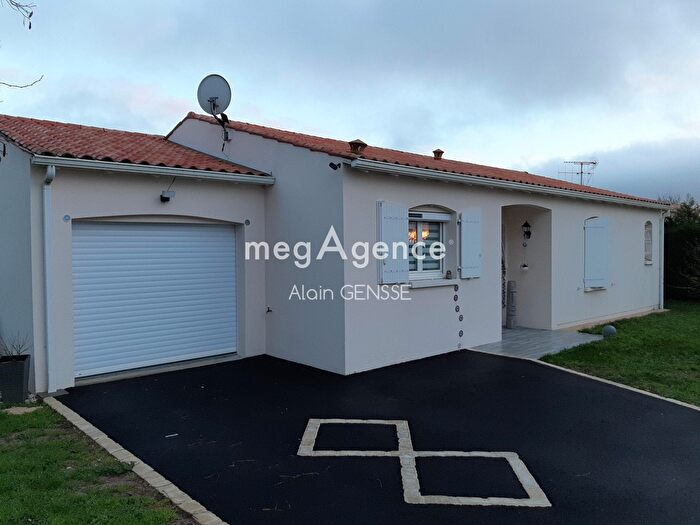 Maison 4 pièces à Saintes, Centre-ville, à vendre