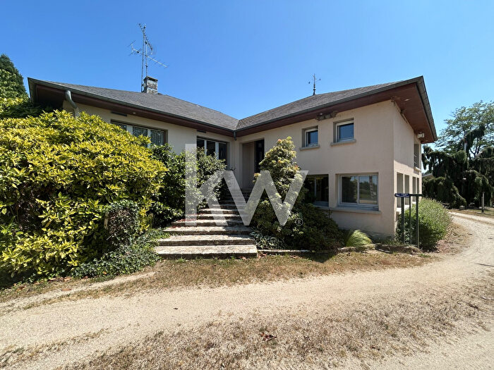 Maison à vendre - Bray-en-Val - 8 pièces - 4 chambres