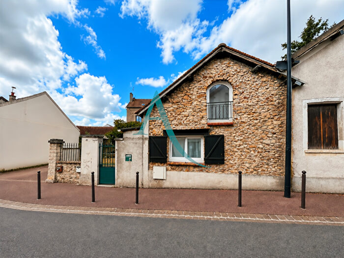 Saint-Germain-lès-Corbeil : Maison 2 pièces à vendre