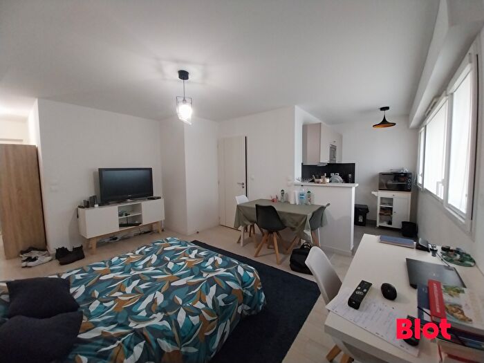 Appartement à vendre - Quartiers Ouest, Bourg lEvesque - 1 pièce