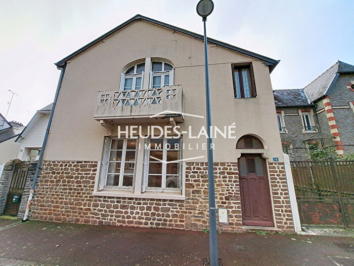Maison à vendre - Saint-Hilaire-du-Harcouët - 5 pièces - 3 chambres