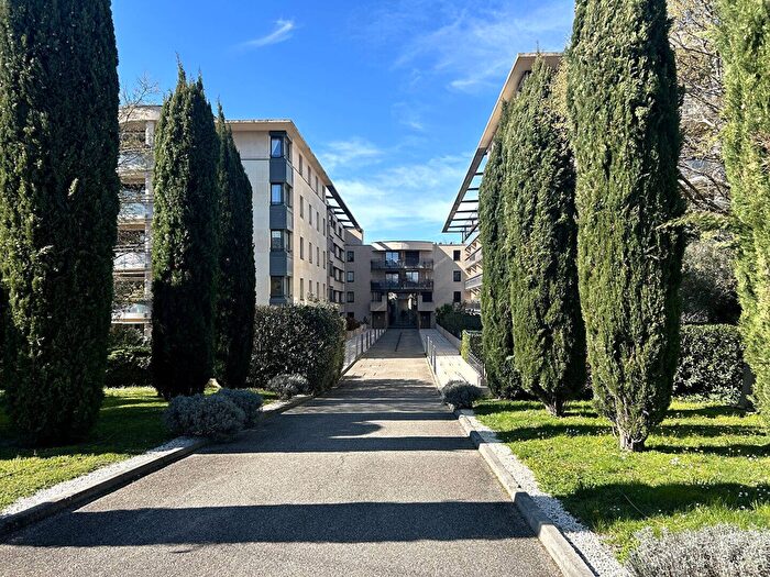 Appartement à louer - Magnanen-Teinturiers, Avignon - 2 pièces - 1 chambre