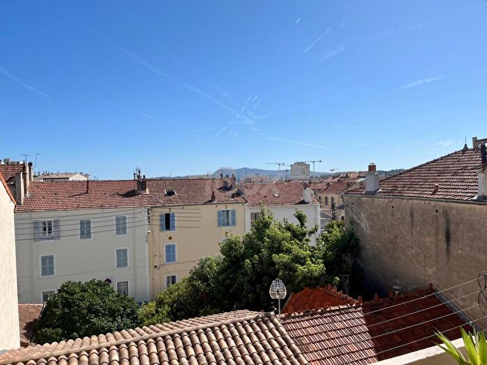 Appartement à louer - Toulon, Saint-Roch - 4 pièces - 3 chambres