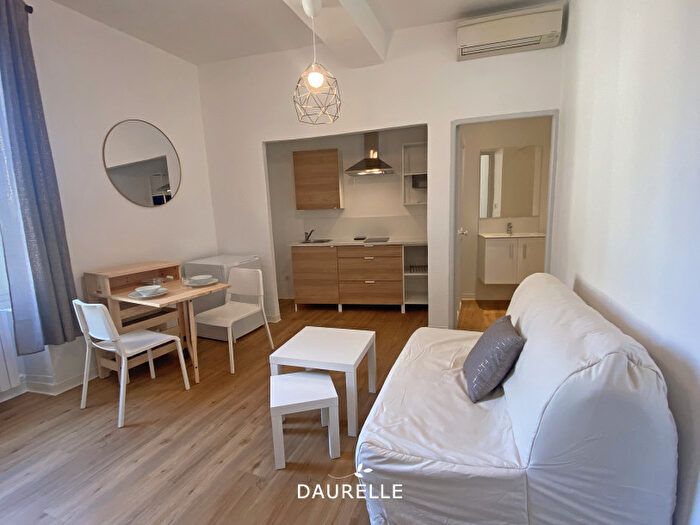 Appartement à louer - Châteaurenard, Centre-ville - 1 pièce