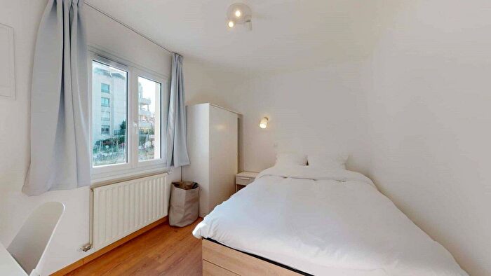 Appartement à louer - Plateau Ouest, Suresnes - 1 pièce