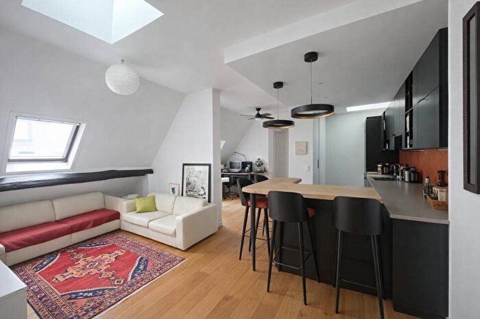 Appartement à louer - Mairie, Paris ème arrondissement - 4 pièces - 3 chambres