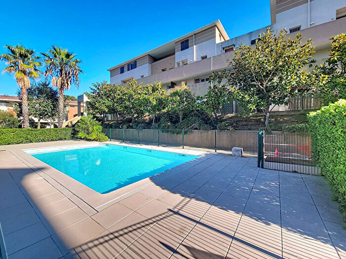 Appartement à vendre - Plan-de-Cuques - 3 pièces - 2 chambres