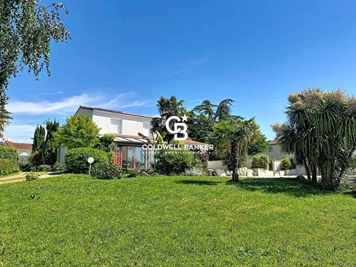 Saint-Georges-des-Coteaux : Maison 6 pièces à vendre