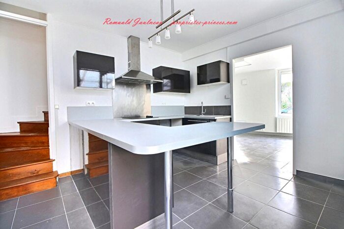 Maisons à vendre et appartements à louer - 1