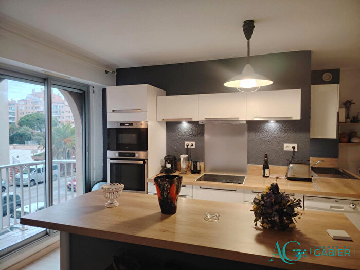 Appartement à vendre - Hyères, Port - 3 pièces - 2 chambres