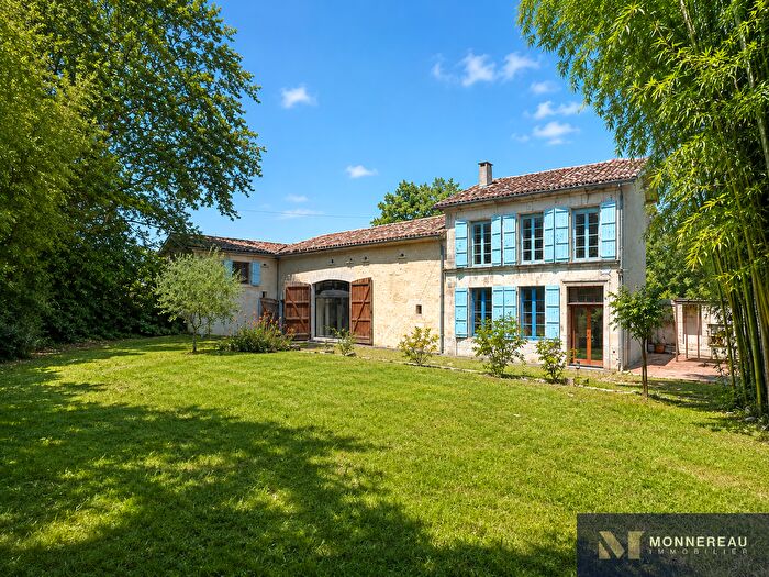 Maison 9 pièces à Barbezieux-Saint-Hilaire, à vendre