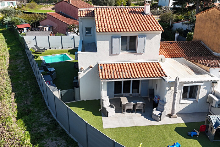 Maison à vendre - Saint-Raphaël, Les Arênes - 5 pièces - 4 chambres