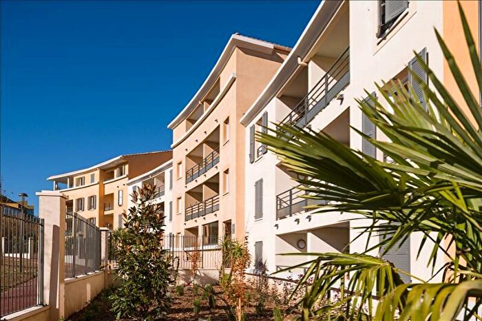 Appartement à louer - Luynes, Aix-en-Provence - 1 pièce