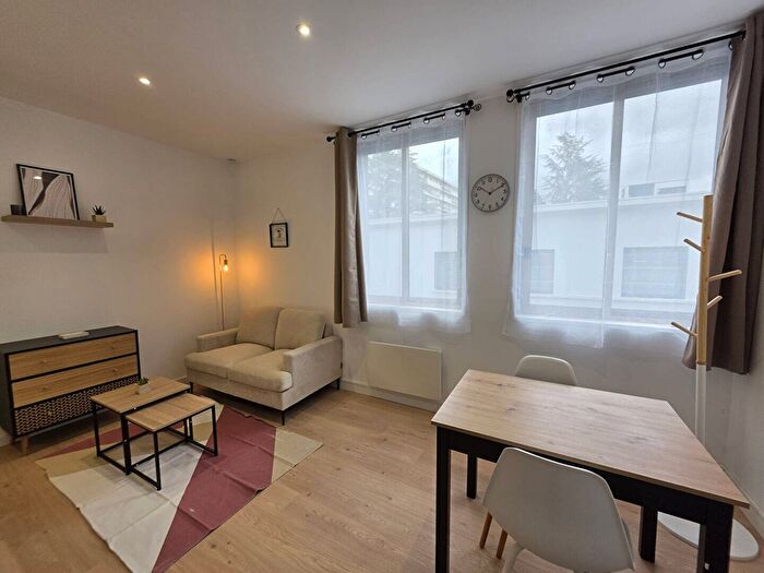 Appartement à louer - Monthieu-Saint François, Saint-Étienne - 1 pièce