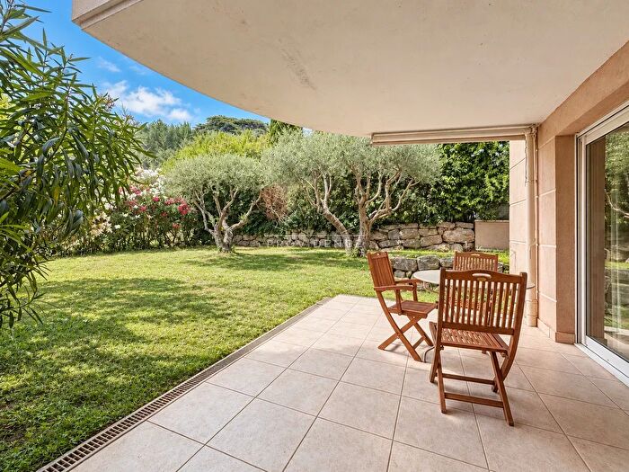 Cannes, Californie Pezou : Appartement 2 pièces à vendre