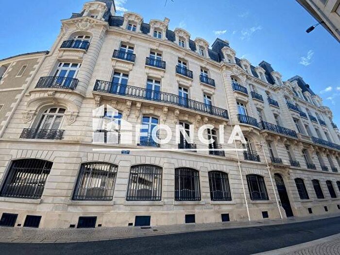 Appartement à louer - Trois Quartiers-Centre Ville, Poitiers - 2 pièces - 1 chambre