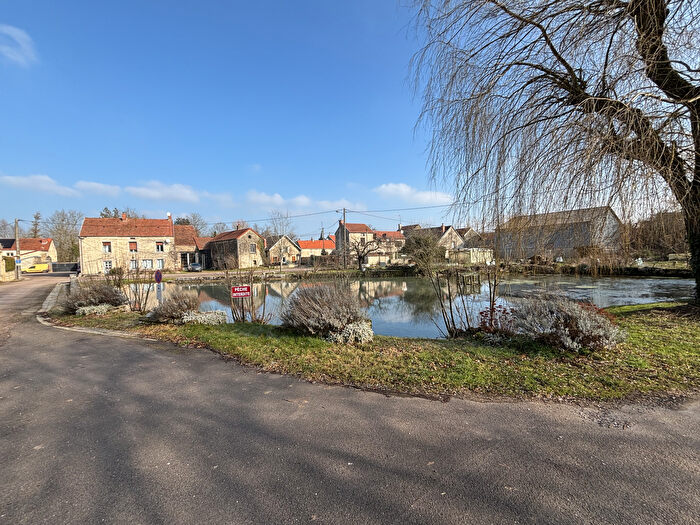 Maison à vendre - Montliot-et-Courcelles - 9 pièces - 6 chambres