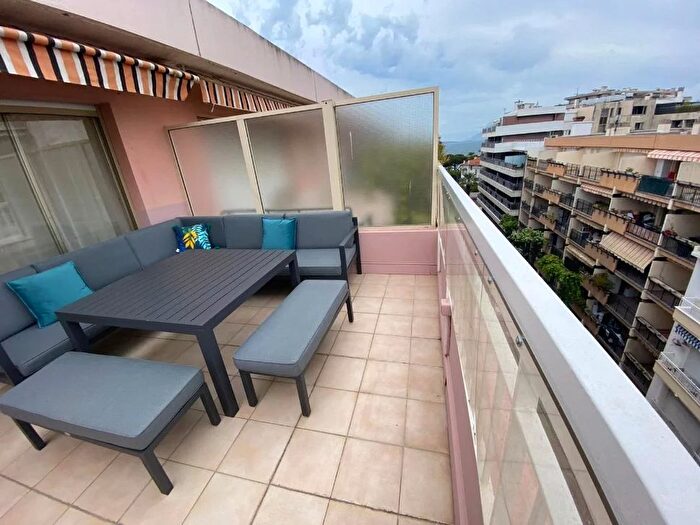 Appartement à louer - Antibes - 2 pièces - 1 chambre