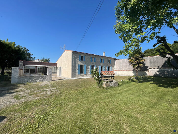 Maison 7 pièces à vendre à Semussac