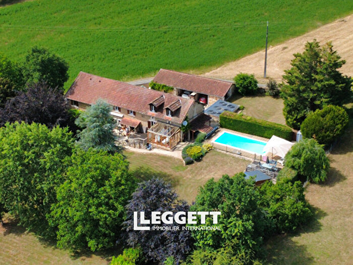 Maison 11 pièces à Négrondes, à vendre