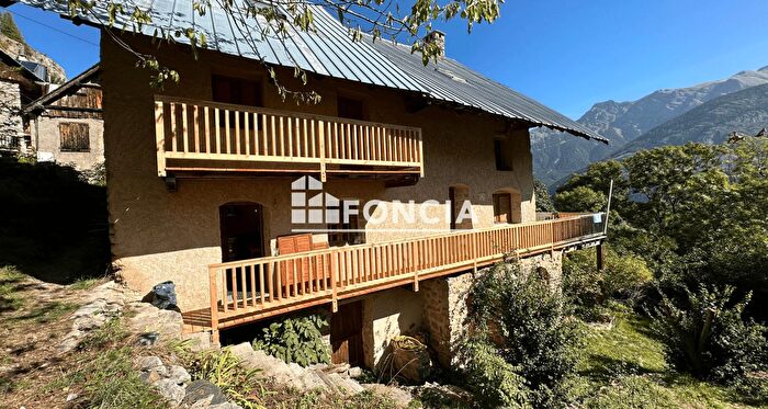 Maison 8 pièces à vendre - Saint-Martin-de-Queyrières