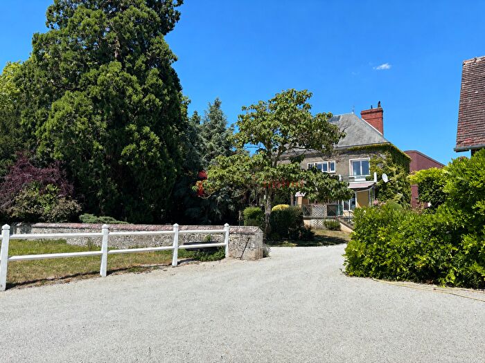 Saint-Julien-sur-Sarthe : Maison 8 pièces à vendre