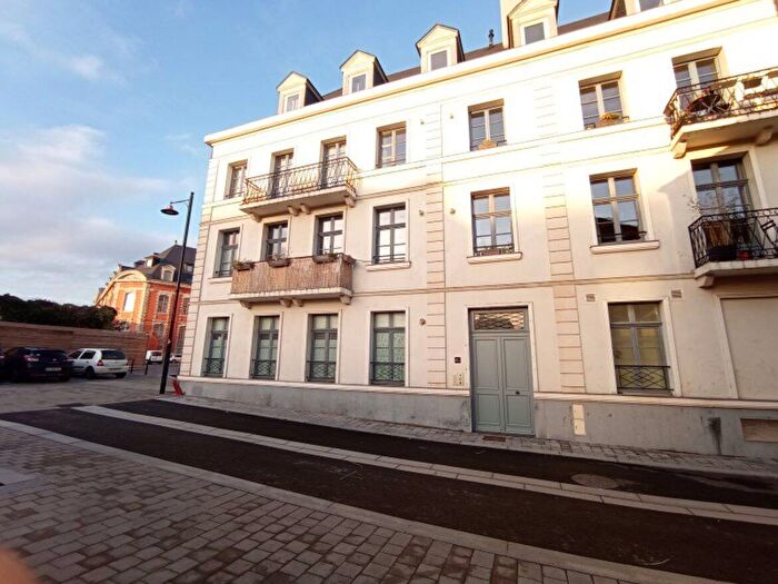 Centre-Neuf Bourg-Quesnoy-Delsaux-Musée-Cannoniers-Gare, Valenciennes : Appartement 3 pièces à louer