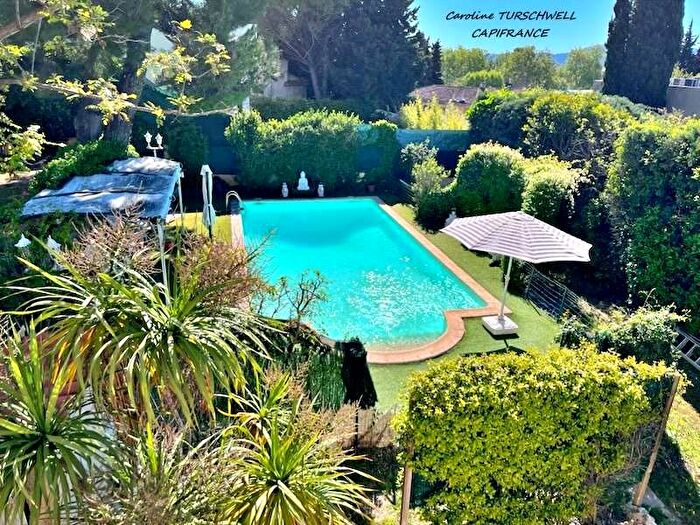 Maison à vendre - Marseille e , Les Trois Lucs - 9 pièces - 7 chambres