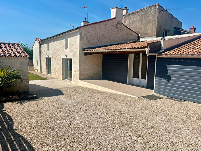 Maison à vendre - Sainte-Gemme-la-Plaine - 6 pièces - 4 chambres