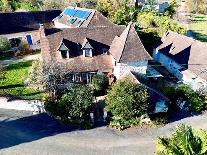 Maison à vendre - Coulaures - 6 pièces - 4 chambres