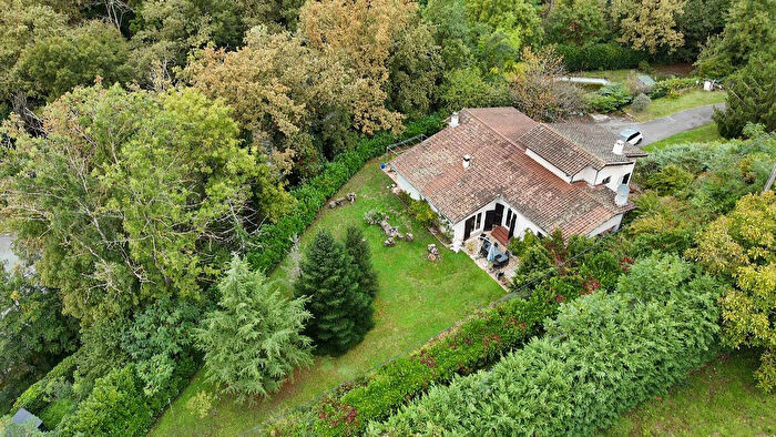 Maison à vendre - Saint-Pierre-la-Palud - 6 pièces - 5 chambres