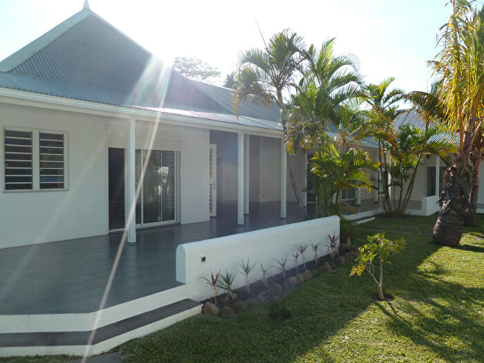 Maison à louer - Saint-Pierre, Bois dOlive - 4 pièces - 3 chambres