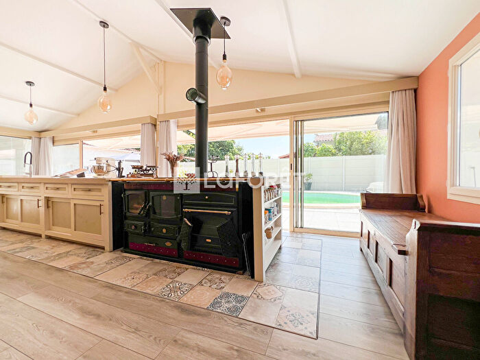 Maison à vendre - Saint-Augustin - 8 pièces - 5 chambres