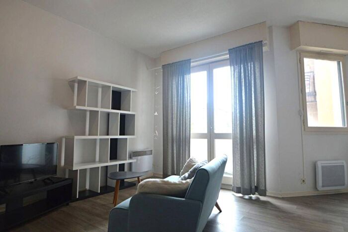 Centre Ville, Pau : Appartement 1 pièce à louer