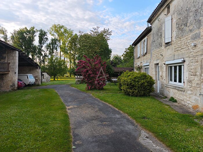 Maison à vendre - Sireuil - 5 pièces - 3 chambres