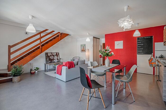 Appartement à vendre - Voiron, Centre-ville, Gare - 4 pièces - 3 chambres