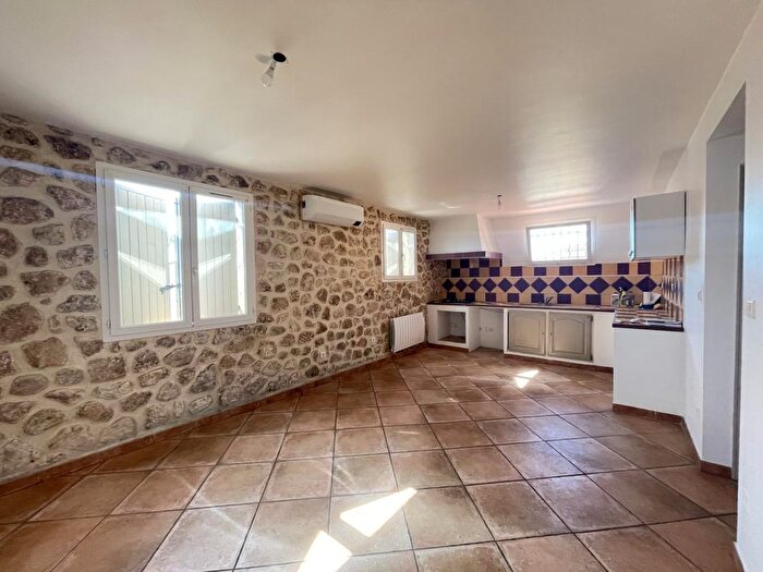 Appartement à vendre - Saint-Mitre-les-Remparts - 3 pièces - 2 chambres