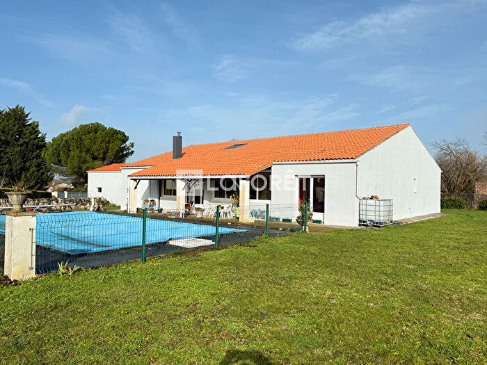 Maison à vendre - Bussac-sur-Charente - 7 pièces - 4 chambres