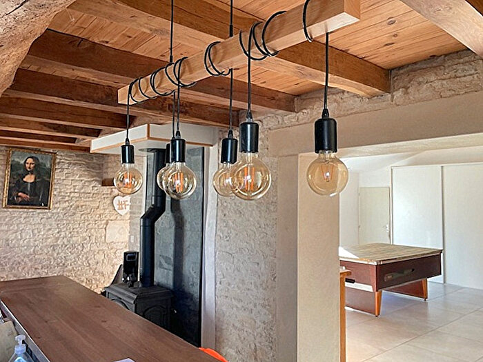 Maison à vendre - Saint-Jean-de-Liversay - 7 pièces - 5 chambres