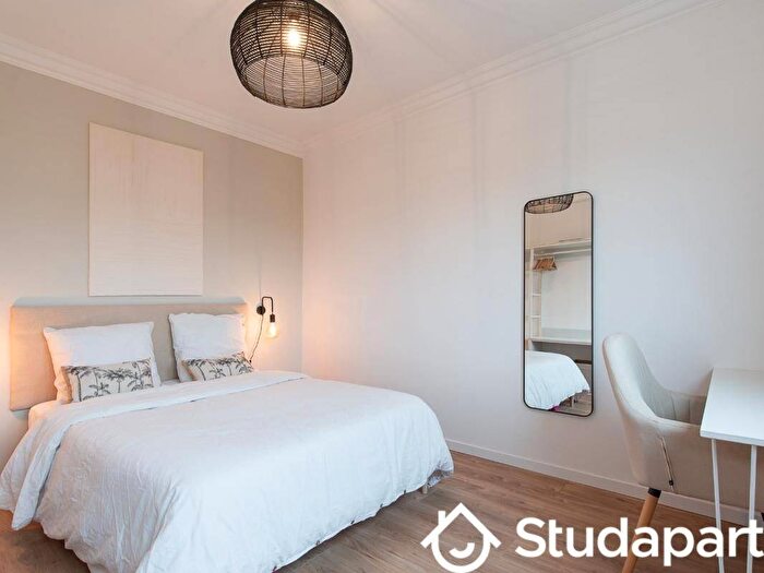 Appartement à louer - Moulin à Vent-Ernest Renan, Vénissieux - 1 pièce - 1 chambre