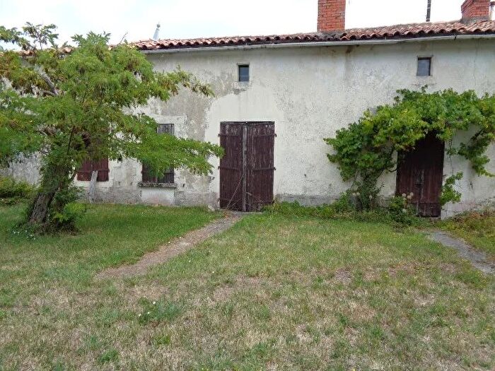 Chef-Boutonne : Maison 5 pièces à vendre