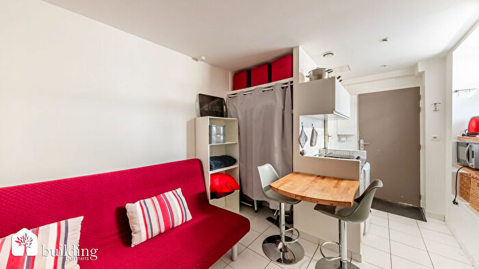 Appartement à vendre - Paris e , Grandes Carrières, Clichy - 1 pièce