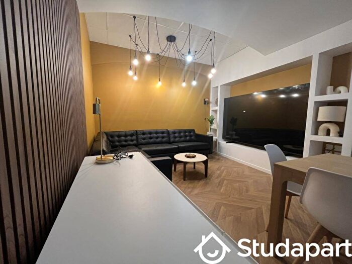 Appartement à louer - Vieil Angoulême-Centre Ville - 1 pièce - 1 chambre