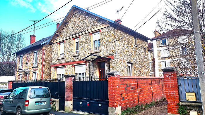 Maison à vendre - Saint-Ouen-lAumône - 6 pièces - 5 chambres