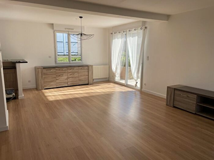 Maison à louer - Ergué-Gabéric - 5 pièces - 4 chambres