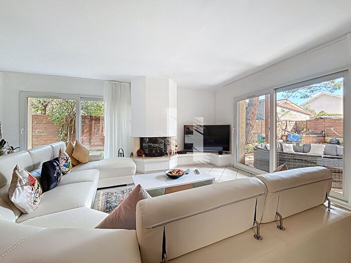 Maison à vendre - Saint-Priest, Bel-Air - 6 pièces - 4 chambres